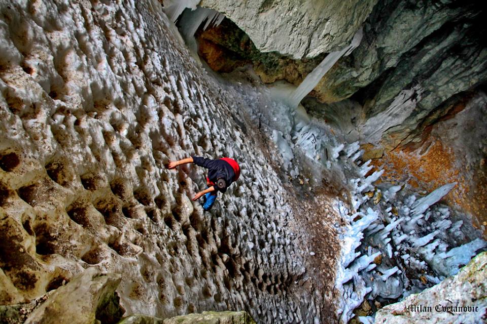 Ledena pećina na Durmitoru: Prirodni fenomen u kojem vlada zima - CdM