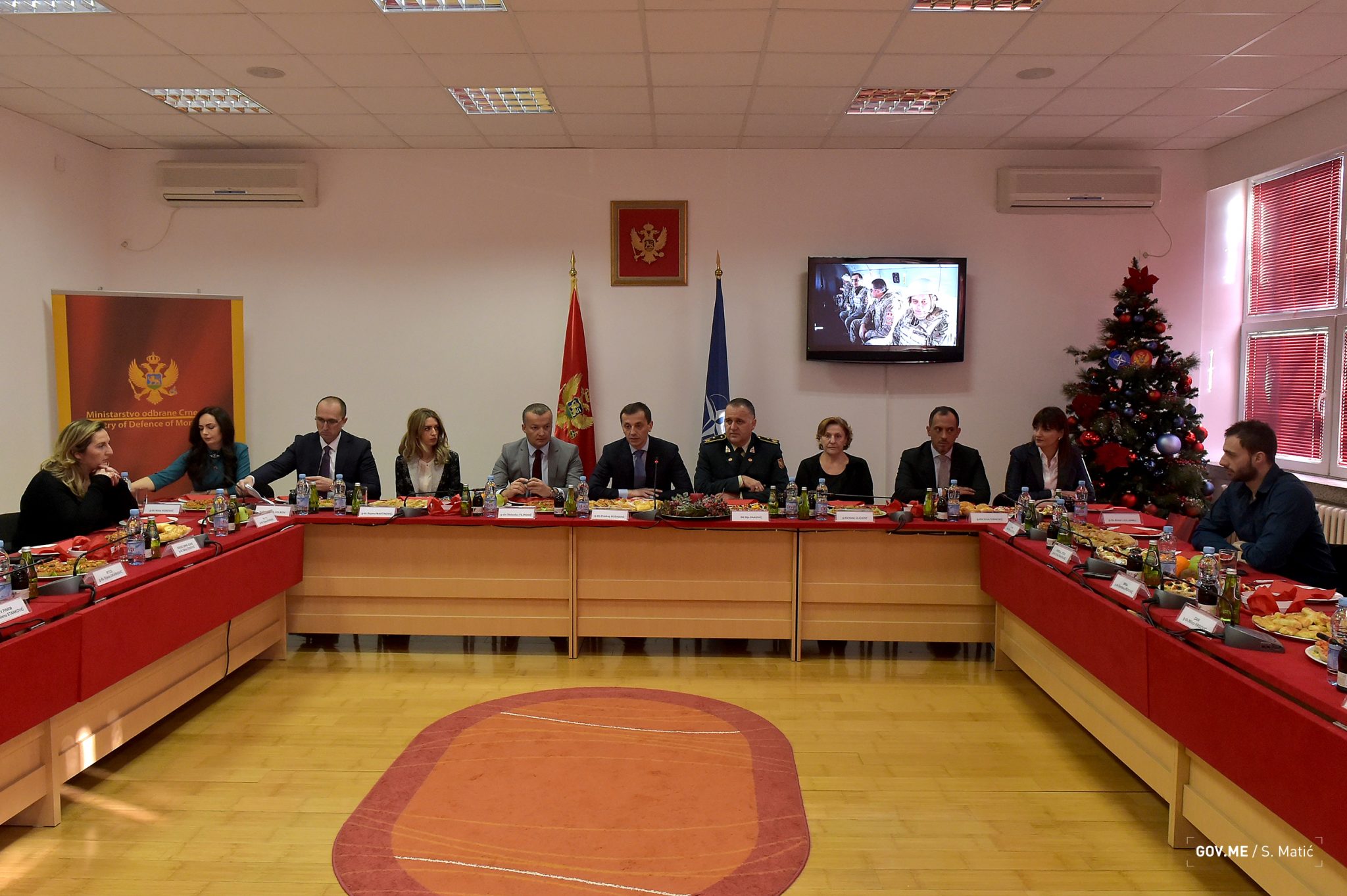 The armed forces get three helicopters and six armoured vehicles - CdM