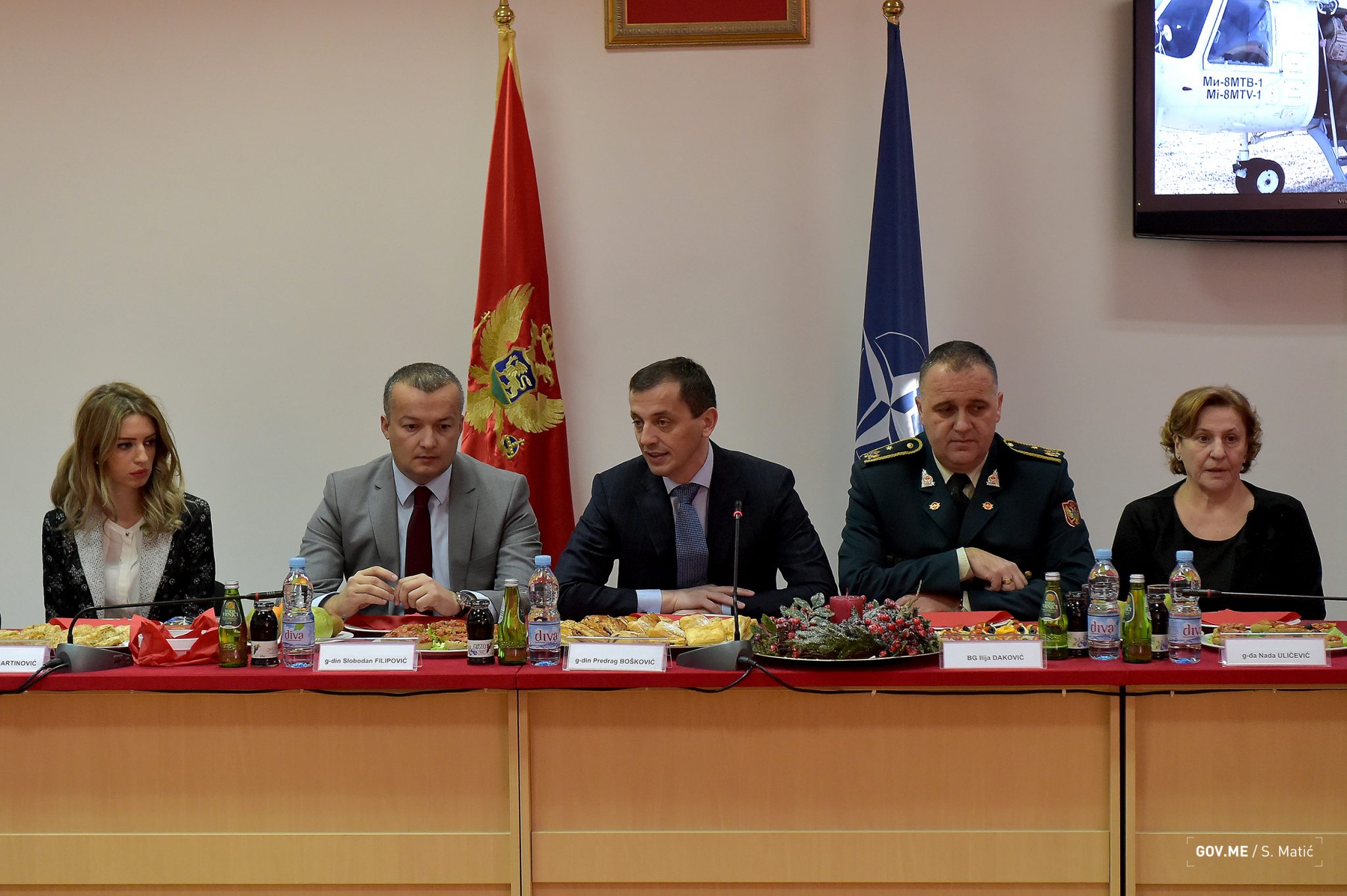 The armed forces get three helicopters and six armoured vehicles - CdM