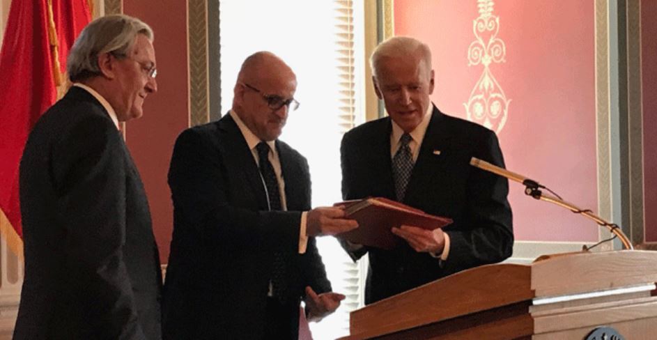 Darmanovic presented a medal to Biden - CdM