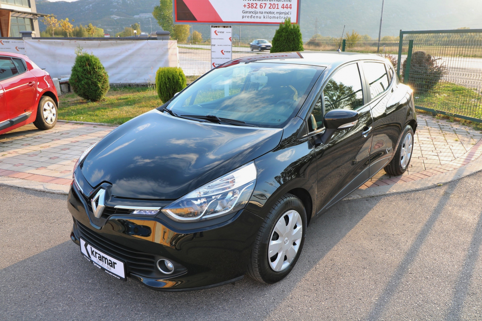 Bogata ponuda svih vrsta vozila: Otvoren auto salon Kramar u Podgorici ...