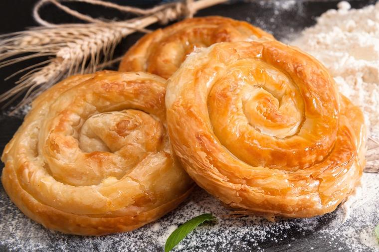 Sarajevski zvrk: Mini burek sa sirom po starom bosanskom receptu - CdM