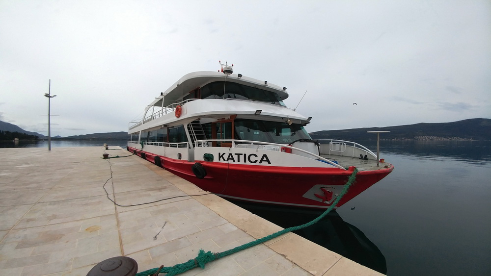 Crnogorska turistička flota dobila prinovu: Brod Katica stigao iz ...