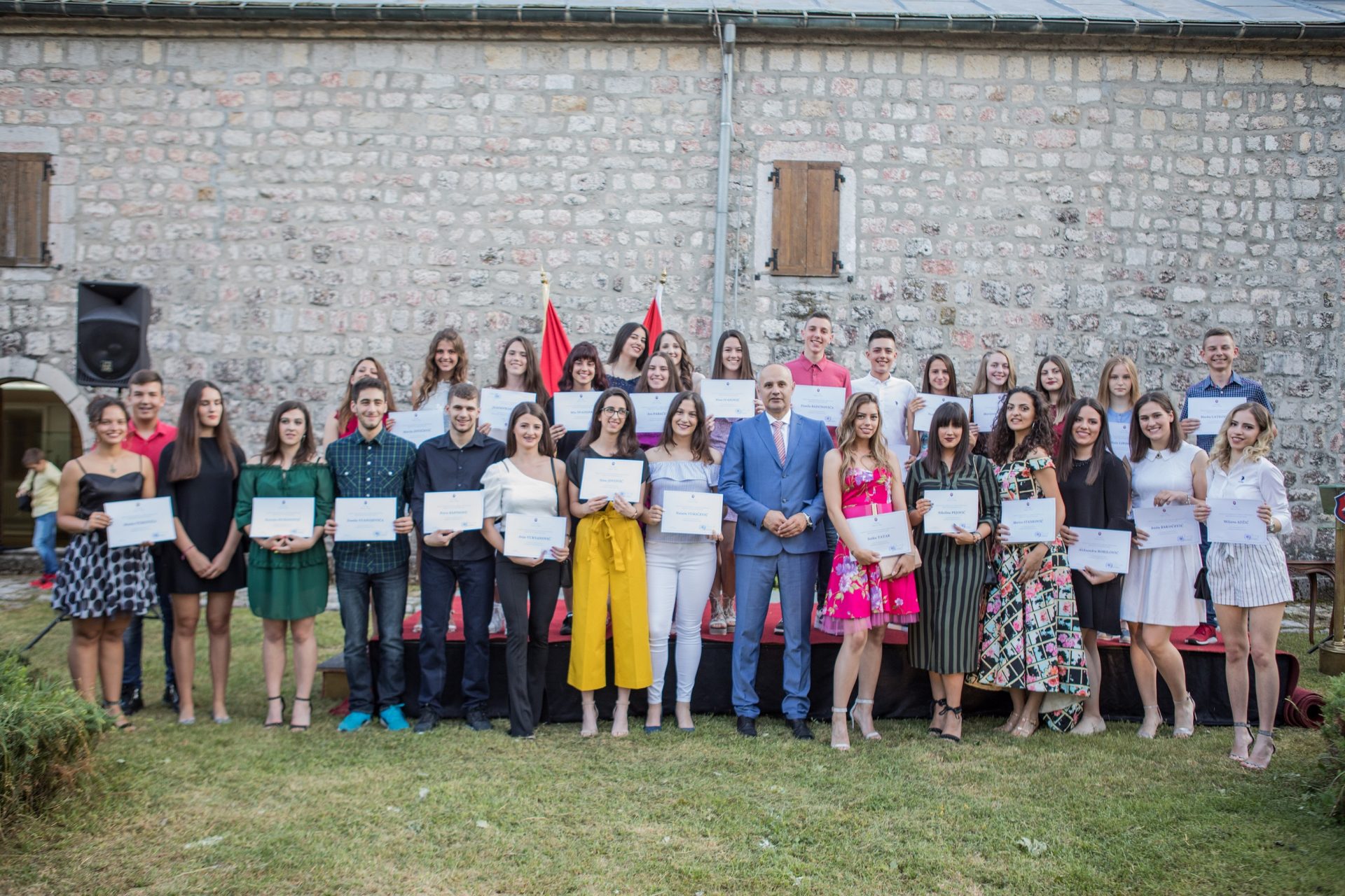 Pohvalnice za najbolje cetinjske đake - CdM