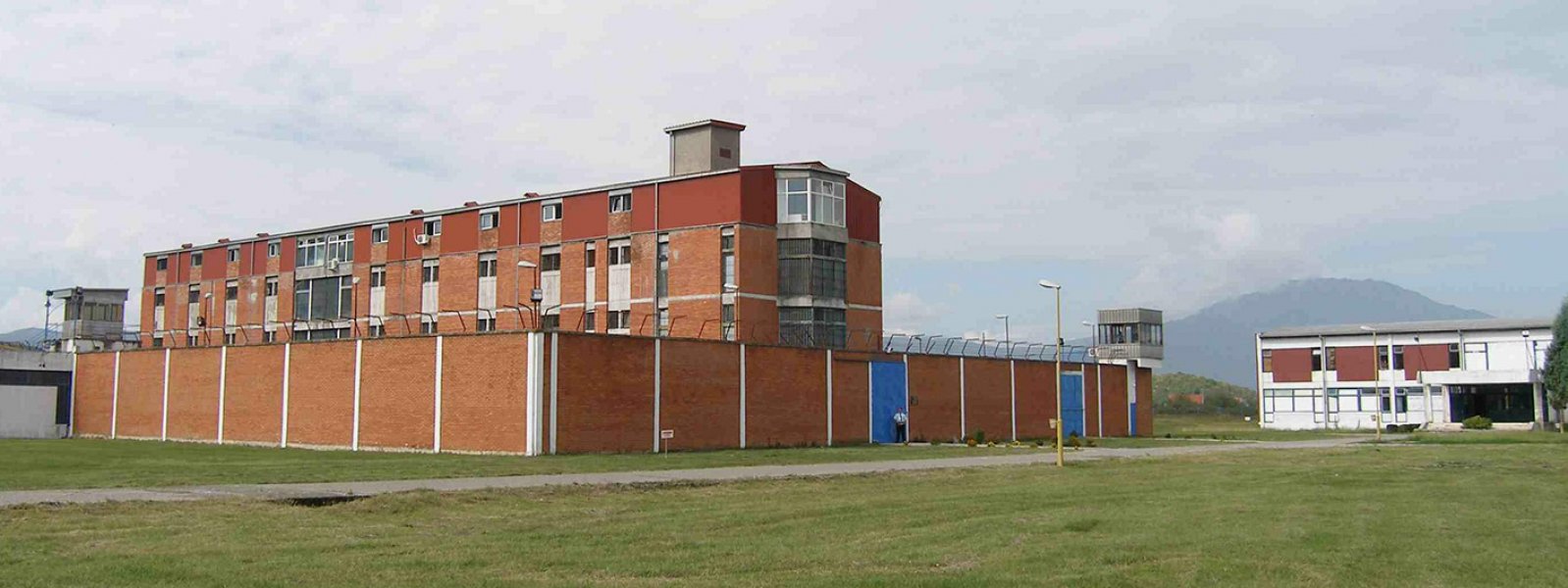 Zbog kršenja mjera nadzora dvije osobe sprovedene u zatvor u Spužu - CdM