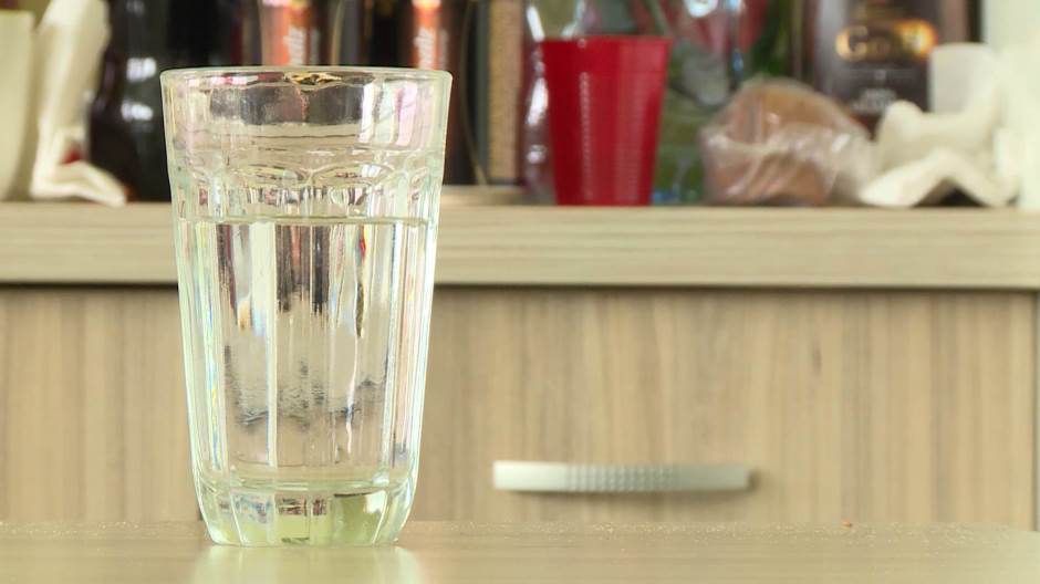 Čaša tople vode poboljšava varenje i čisti organizam od toksina - CdM