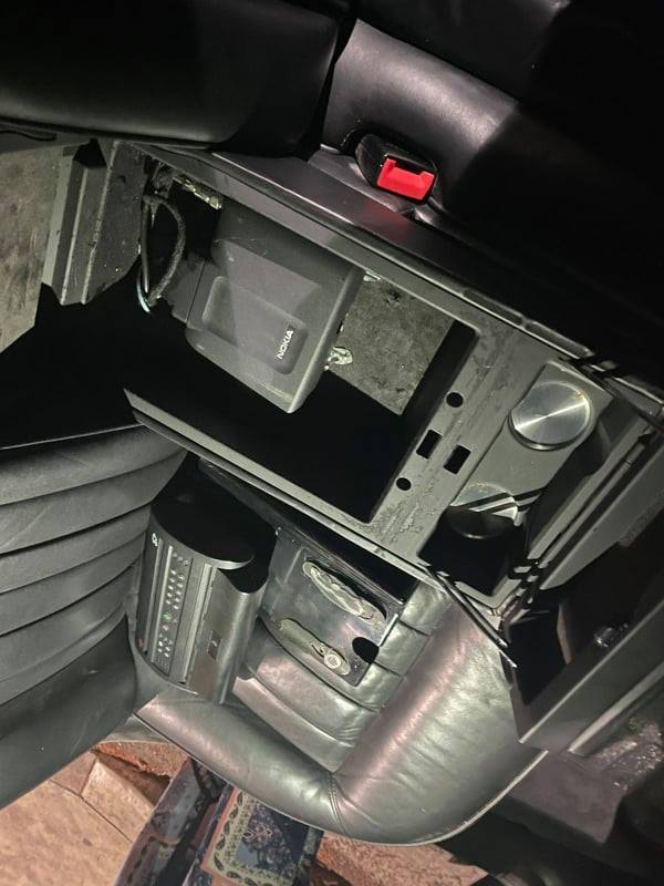 Baranin Edmond Mustafa tvrdi da su ga policajci maltretirali i polomili ...