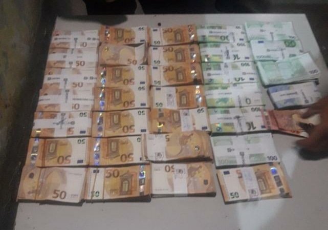 Na graničnom prelazu Sukobin-Murićani pronađen neprijavljen novac ...