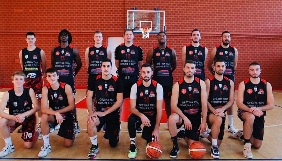 Dečić duguje pet plata Amerikancu? Nemam novac ni za hranu, ni da odem ...