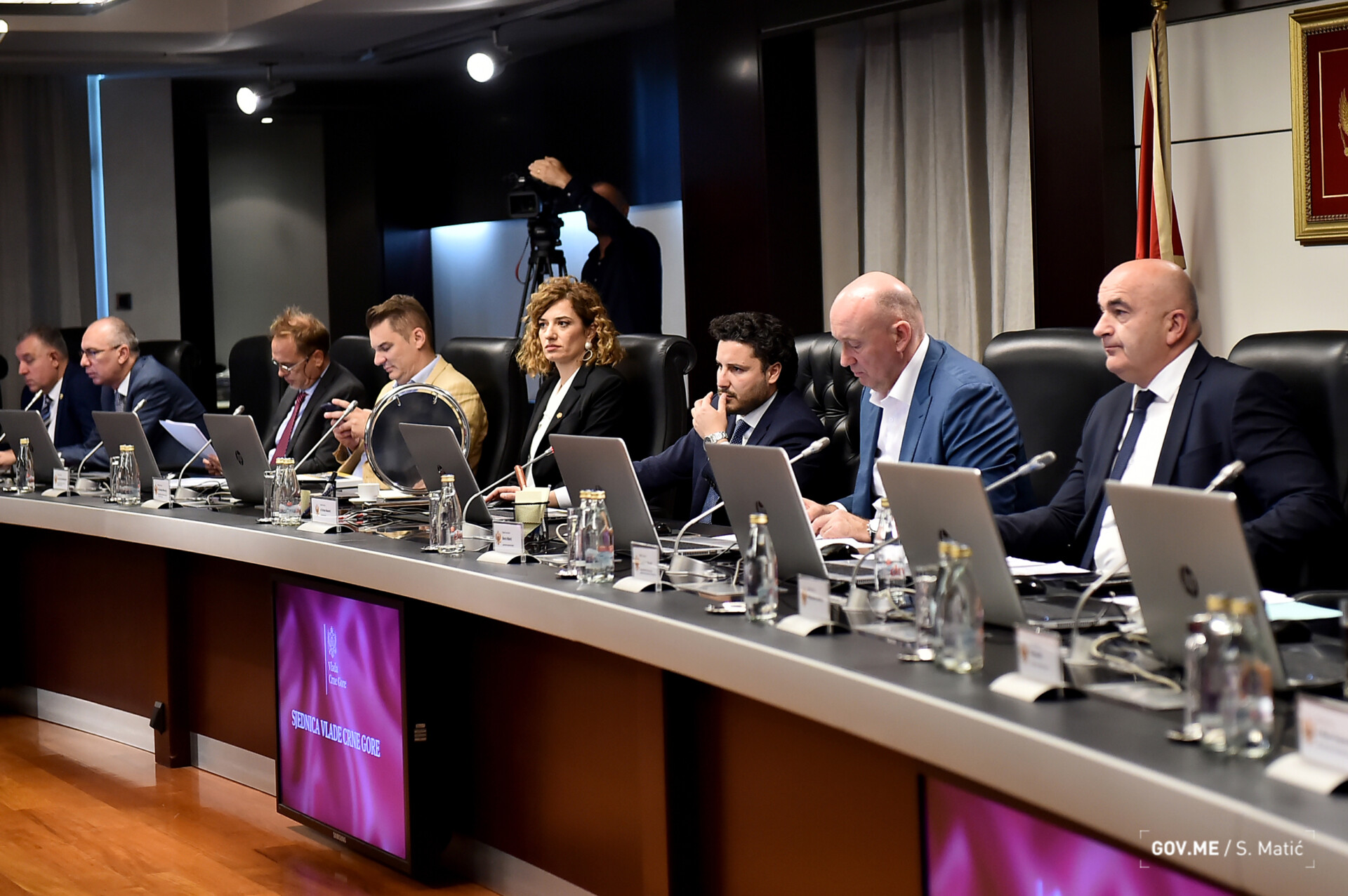 Ima li kraja agoniji: Ljekova nema, inflacija raste, a za spas života ... Ima li kraja agoniji: Ljekova nema, inflacija raste, a za spas života ...