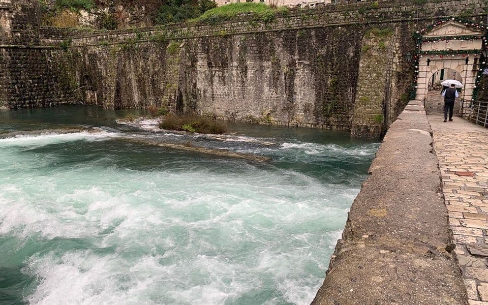 Kiša u Kotoru uzrokovala porast vodostaja Škurde, voda ispravna za piće ...