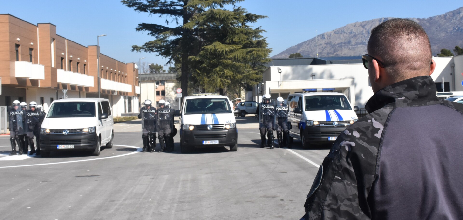 Zajednička obuka pripadnika crnogorske Posebne jedinice policije i ...
