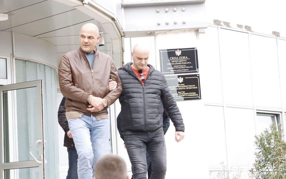 Milo Božović potpisao isplatu zarada zaposlenima u Opštini Budva - CdM