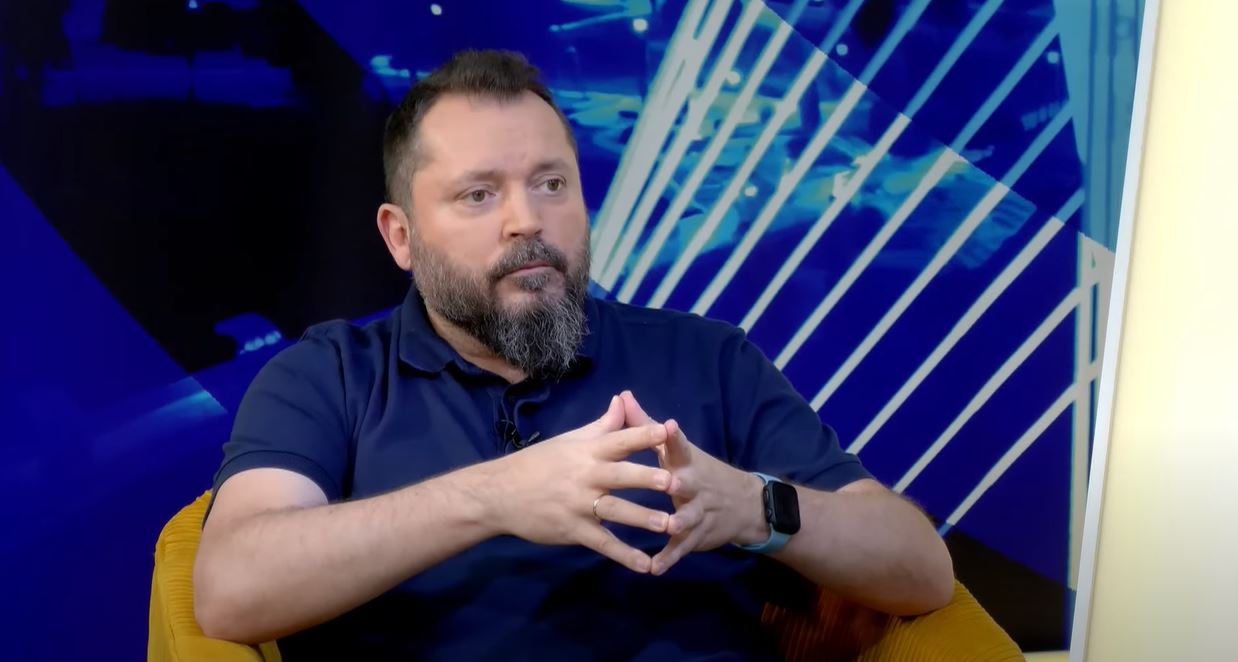 Bursać: „Bronzani Amfilohije - sve će to narod pozlatiti“ - CdM