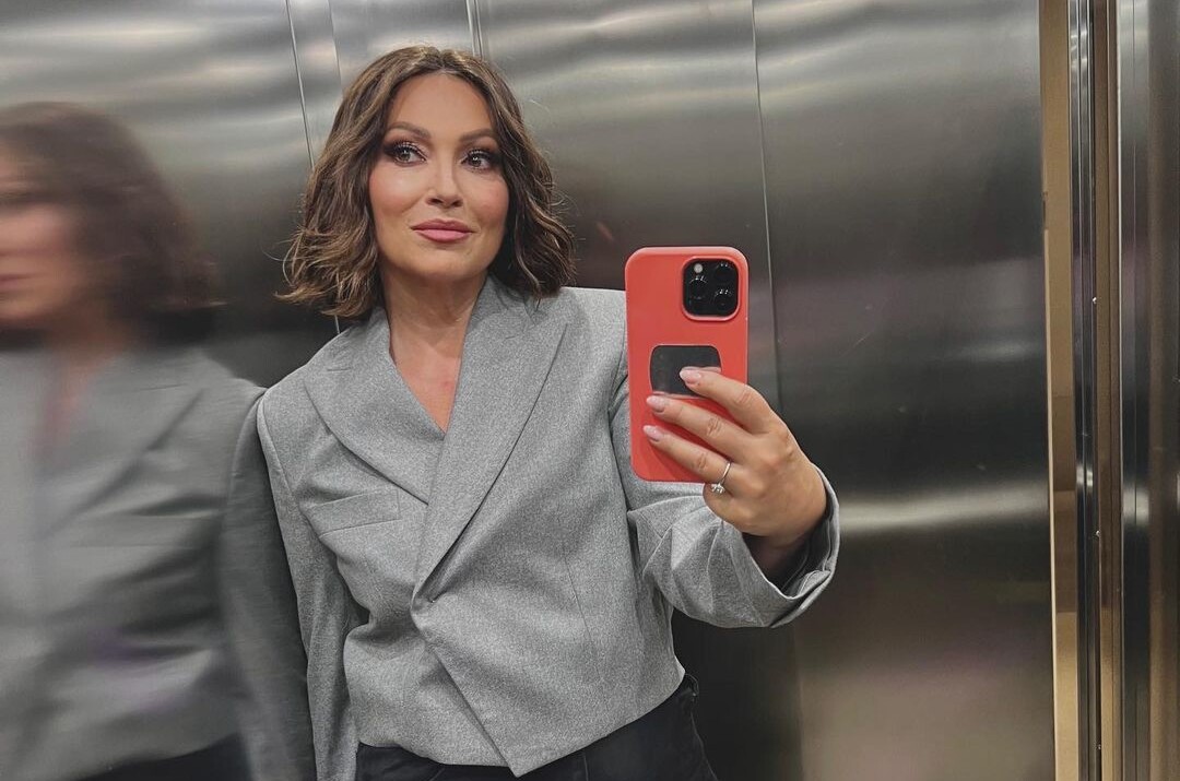 Kad zapjeva Nina Badrić, ni pljusak ne može otjerati publiku: Pjevačica ... Kad zapjeva Nina Badrić, ni pljusak ne može otjerati publiku: Pjevačica ...