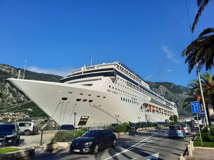 U Baru megakruzer „Sun Princess“ sa preko 4.400 turista i 1.600 članova ...