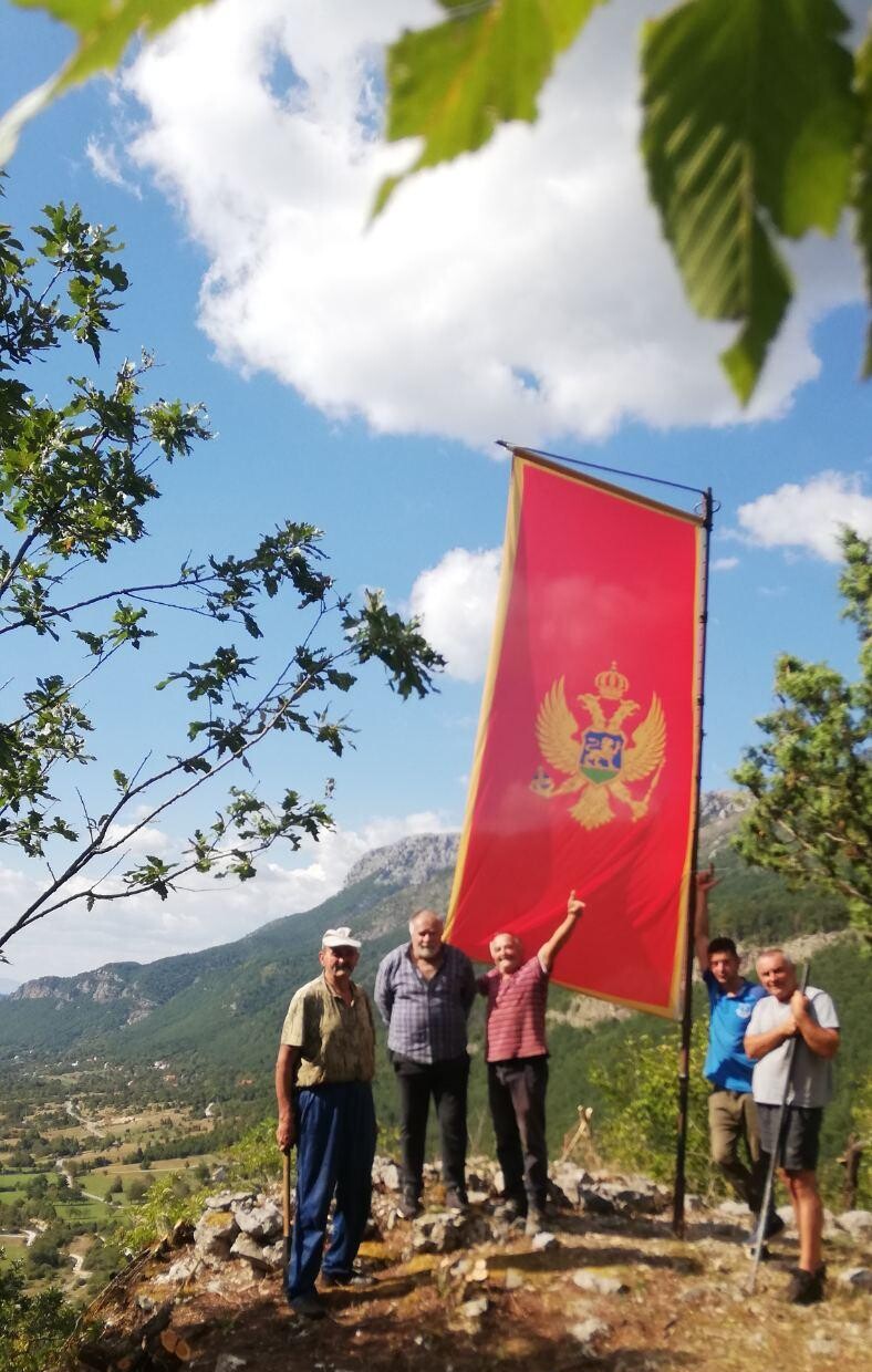 Crnogorska zastava na Jerininom gradu - CdM