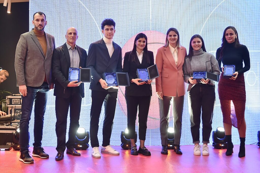 Nikola Vučević košarkaš godine, Milica Jovanović najbolja u ...