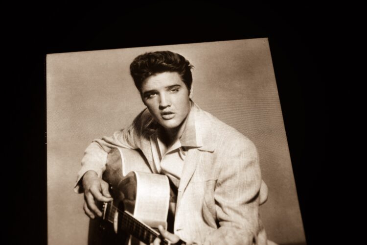 Tramp pokazao fotografiju: Godinama mi govore da ličim na Elvisa, šta ...