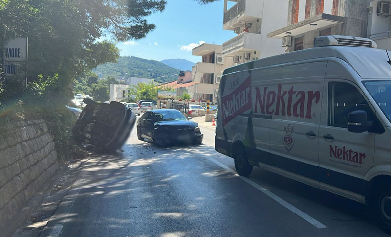 Sudar tri vozila u Sutomoru: Povrijeđena jedna osoba, saobraćaj obustavljen - CdM