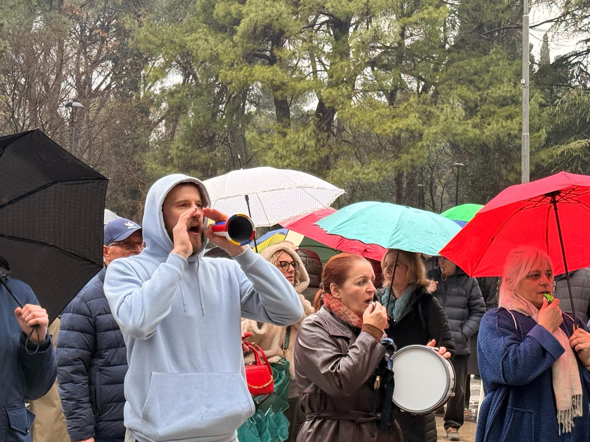 VIDEO I FOTO: Uz pjesmu "Još ne sviće rujna zora" završena blokada ...